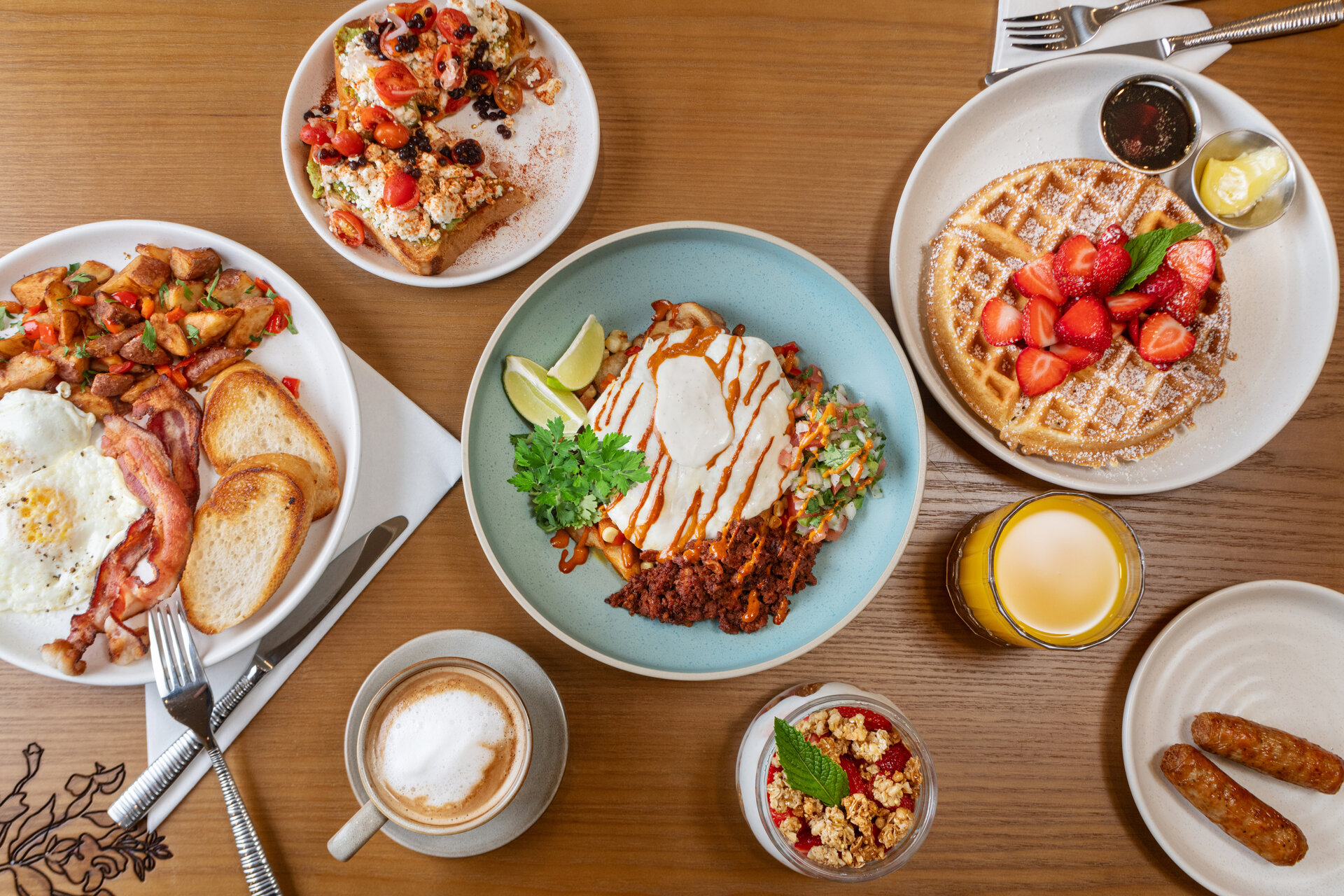 Restaurant in Oakhurst, CA | Hemlock Restaurant & Bar at The Inelle Hotel